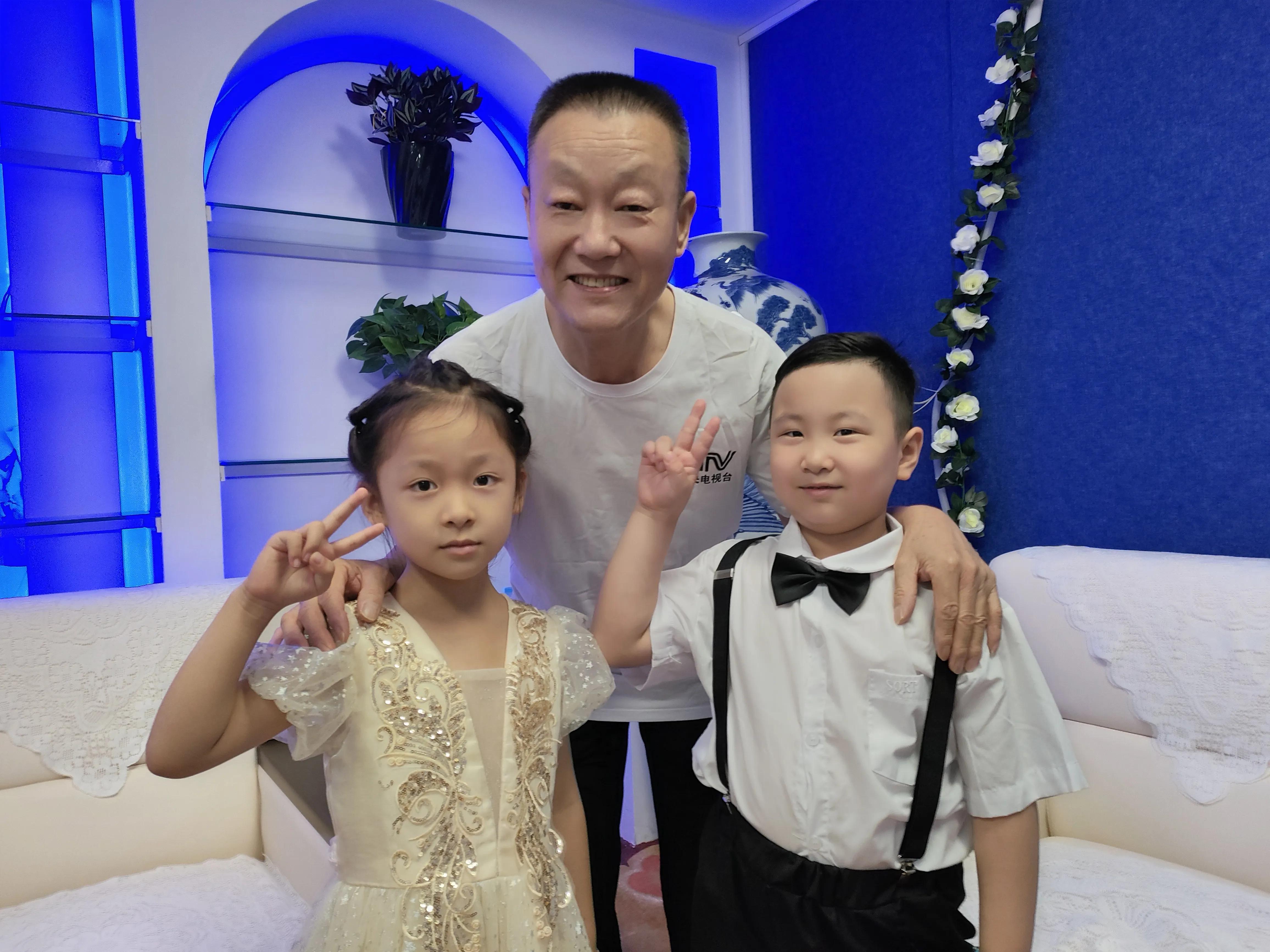 "Legend of Wenxin" Zhang Hanwen and Wang Xinran learn from the teacher ...