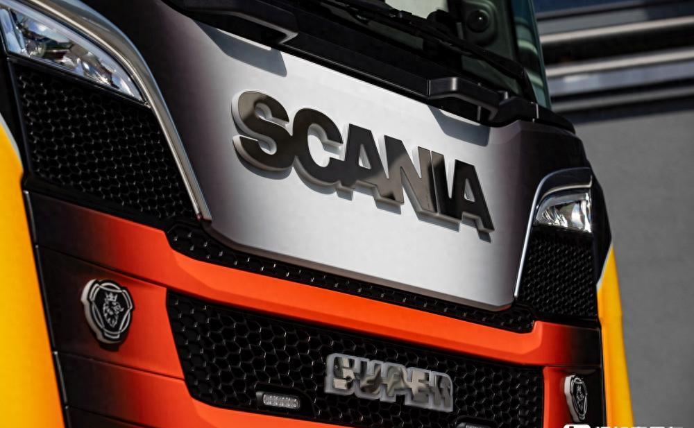 The only one! Customized appearance or V8 power, real shot of Scania ...