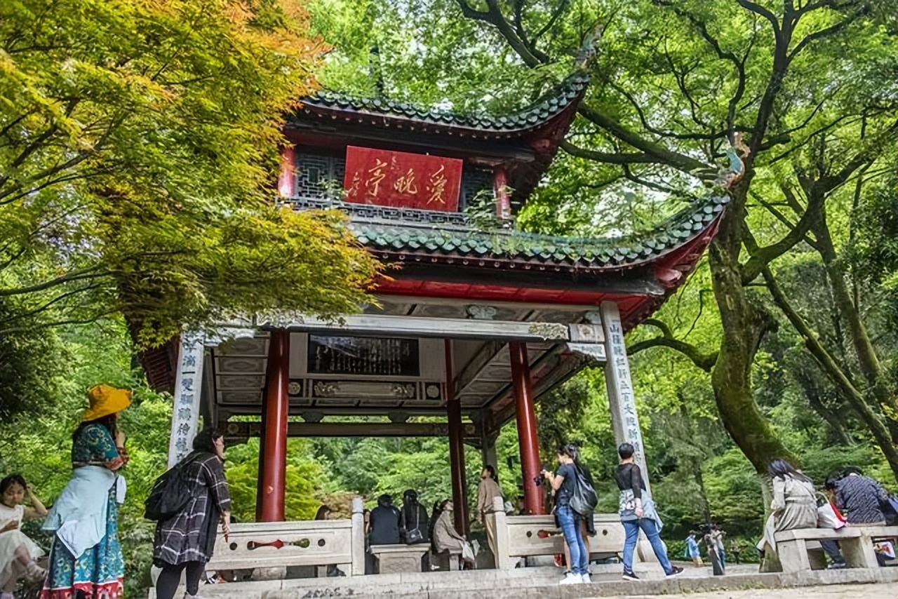 The inscription and couplets of the Aiwan Pavilion - iNEWS