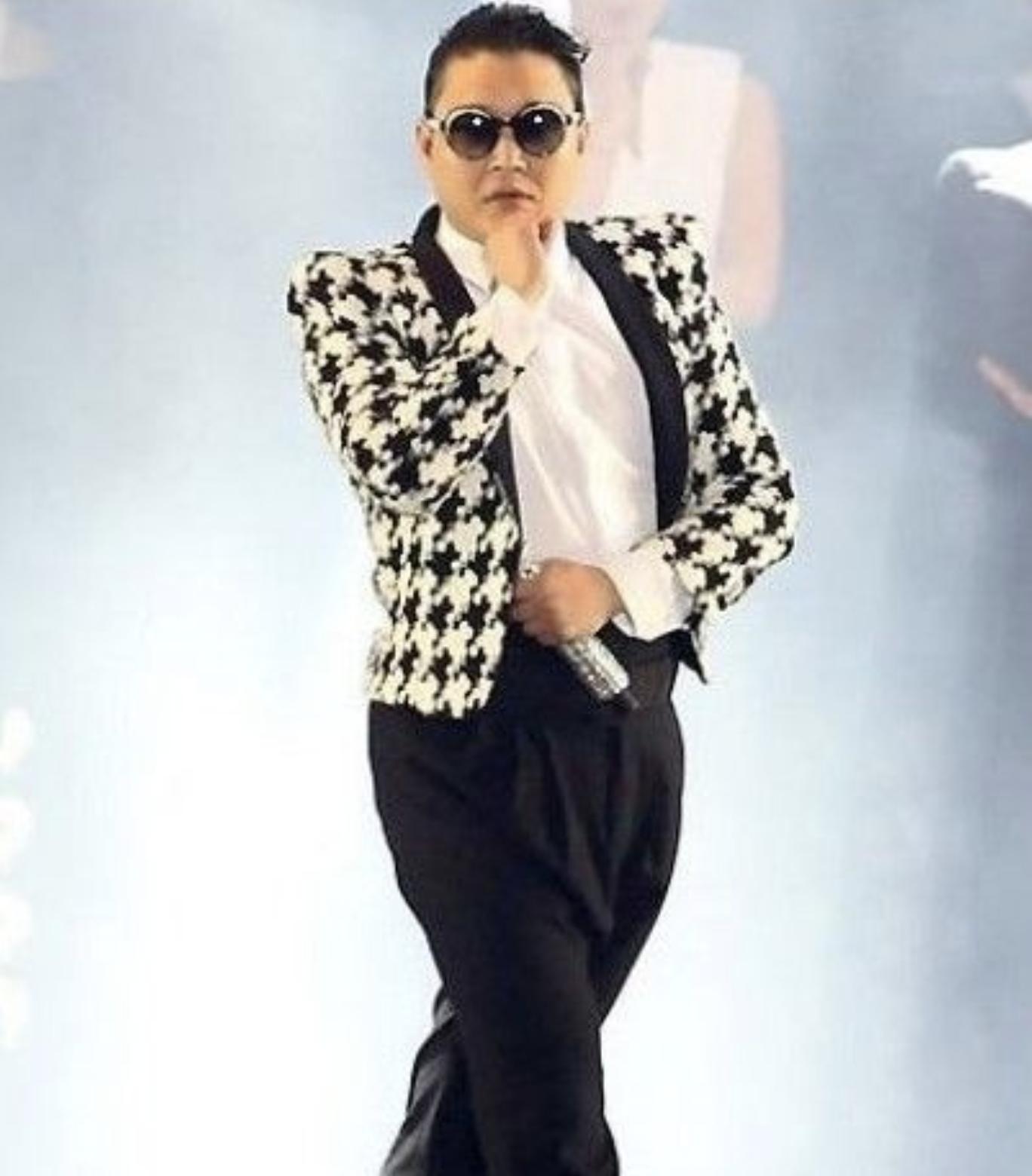 Uncle Psy, who is popular all over the world, is pushed to the ...