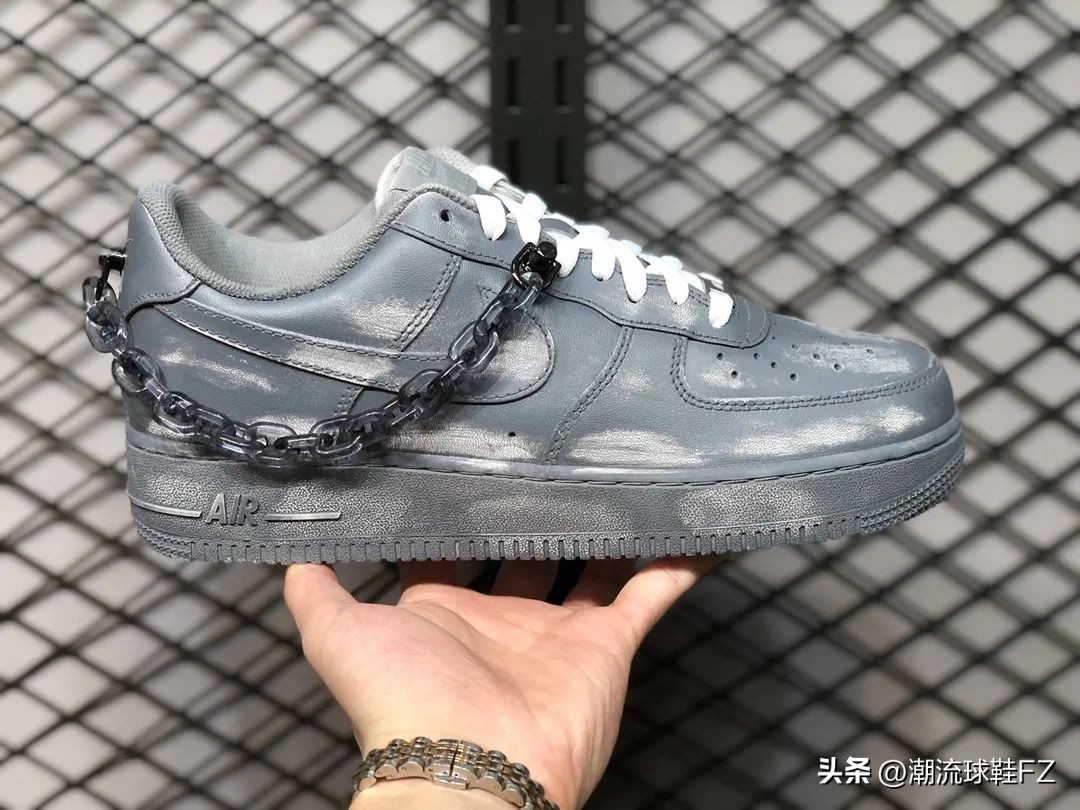 Do old + hanging chain!Anyone who sees this pair of cool AF1 will like ...