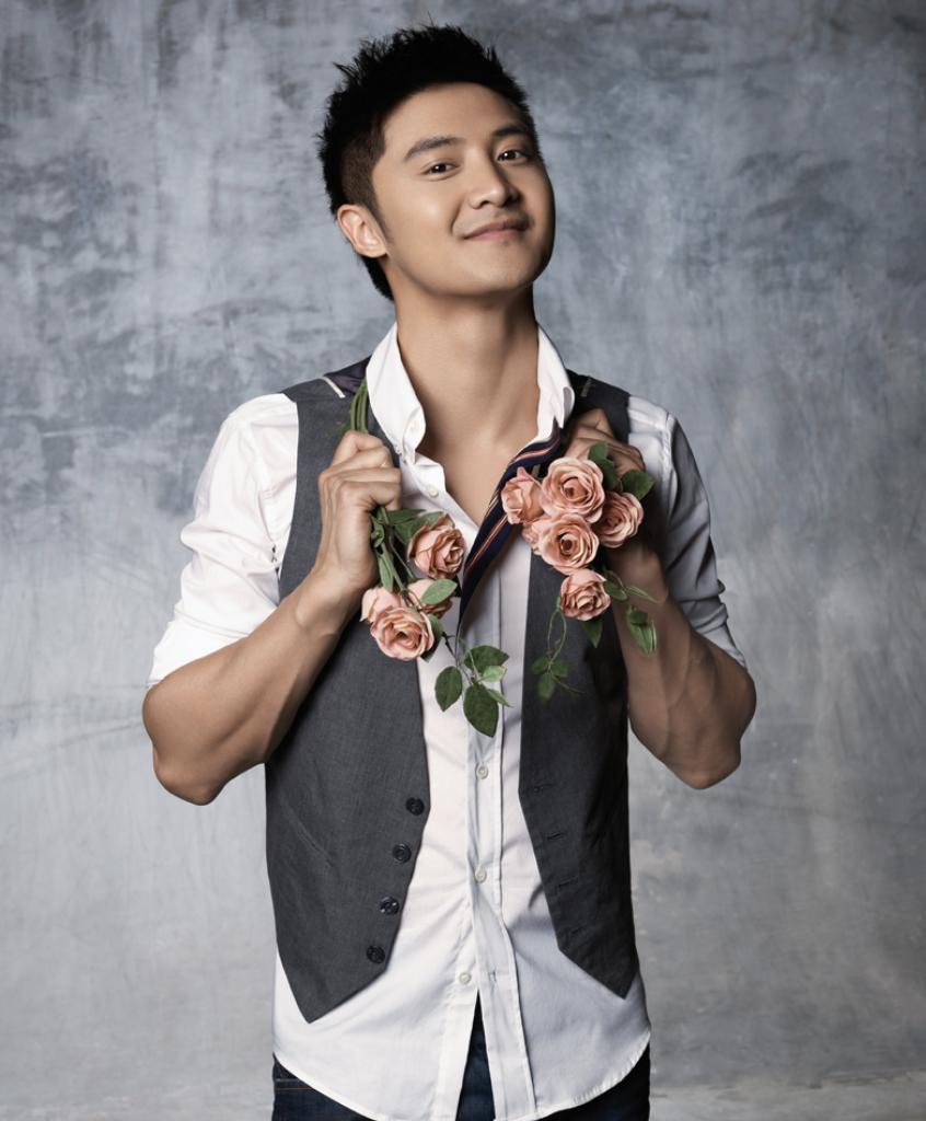 Tian Liang posted a family portrait on the New Year's Eve. The 14-year ...