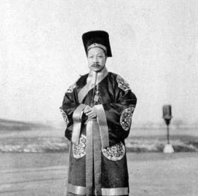 In 1931, when Puyi abdicated, there were still millions of troops. Why ...