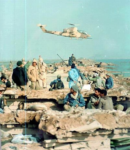 Real shot of the 1980 Iran-Iraq war: Saddam inspected the front line ...