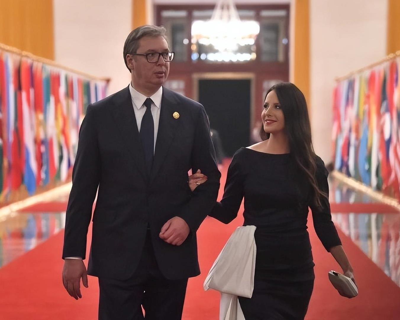 The First Lady of Serbia attended a dinner party, and her new dress ...