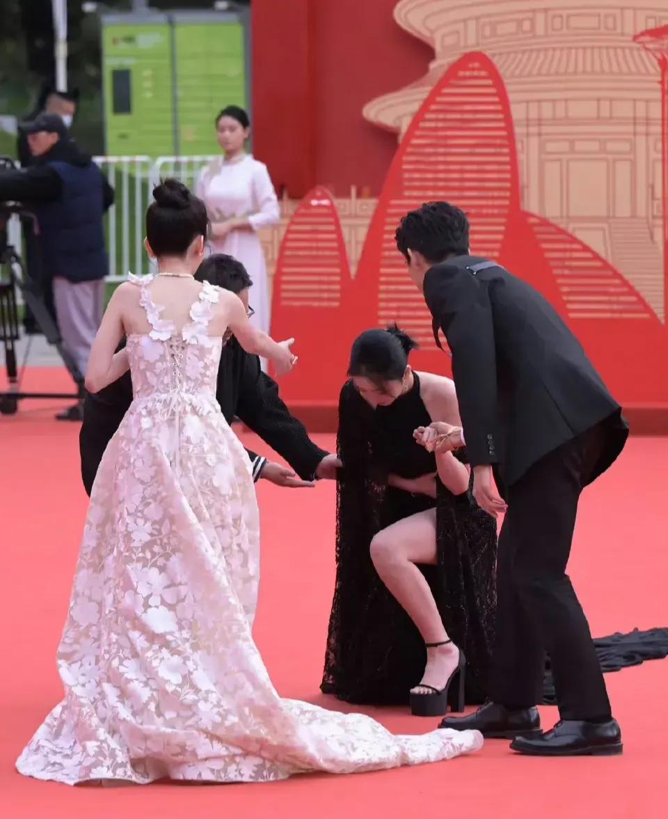 Star-studded Beijing Film Festival Red Carpet Arouses Controversy! Chen ...