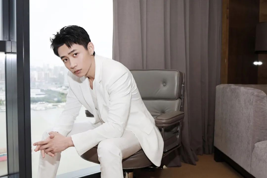 Luhan Guan Xiaotong, Wei Chen, Wang Yibo, White Tofu, Luo Yunxi and Wu Qian - iNEWS