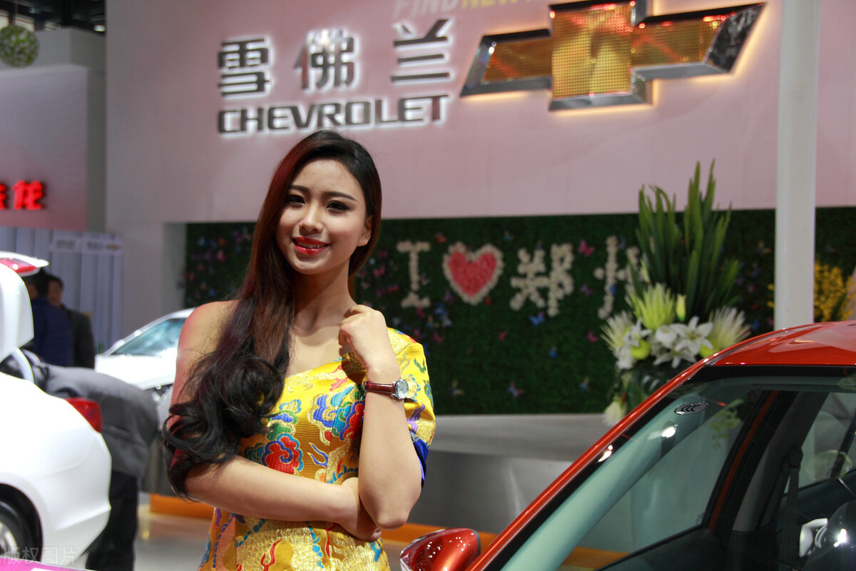 Street Photography: Auto Show Silhouette - iNEWS