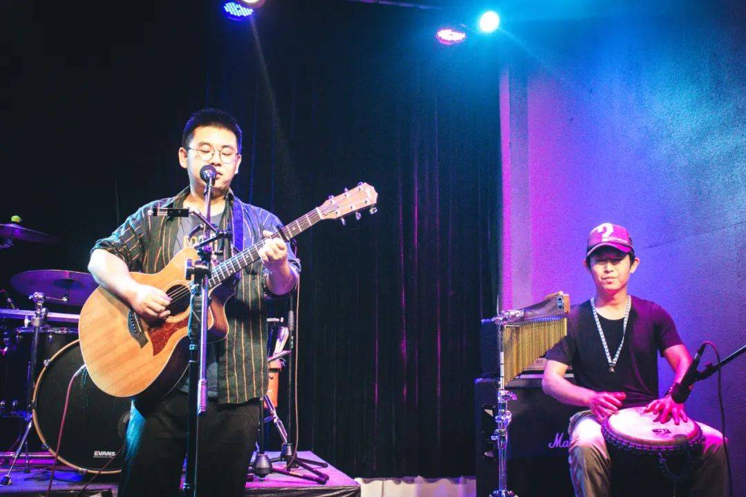 Wang Xinle's first single in 2023 [Clouds are light and wind is light ...