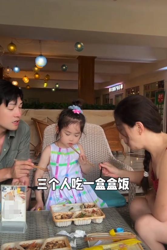 Exclusive reveal! Du Ruoxi and her daughter were intimately exposed ...