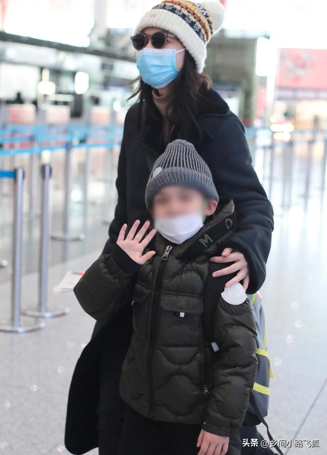 Mei Ting's family of four travel together, her son Dafang greets the ...