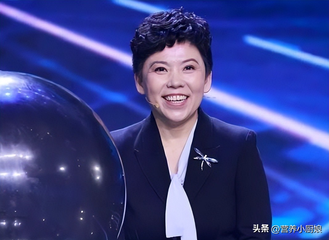 Deng Yaping rarely posts family photos! She is 50 years old, dressed ...