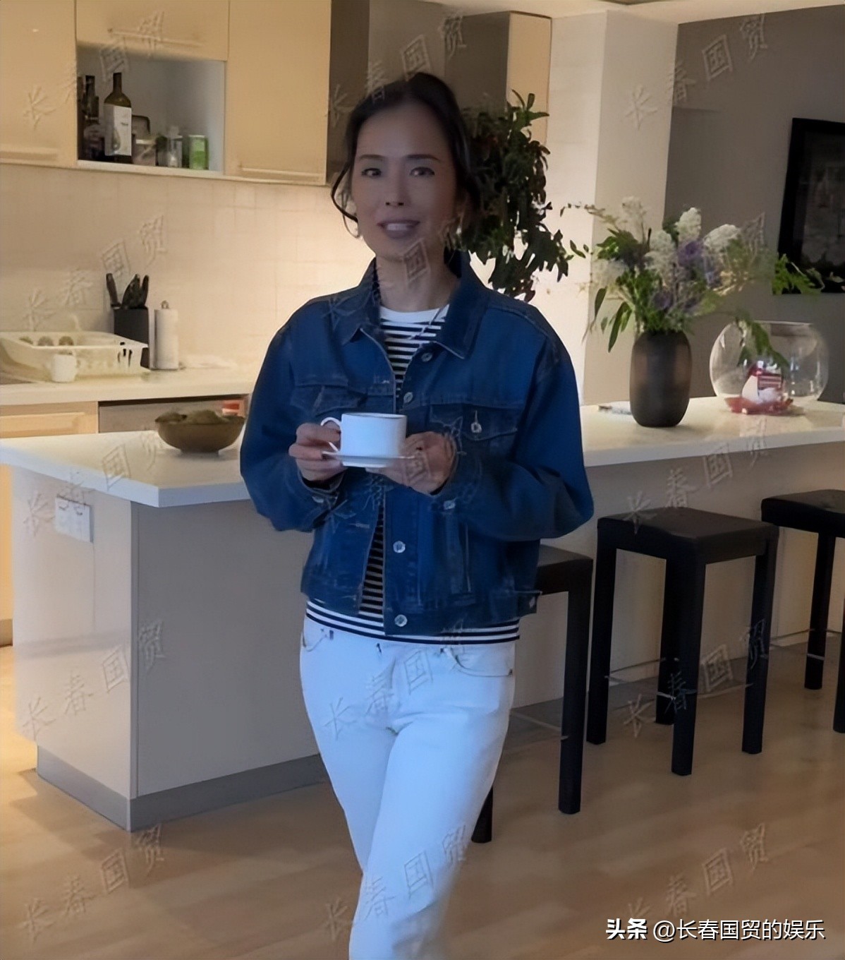 Wei Wei, a smash hit singer in the 1990s, rarely showed up, but now she ...