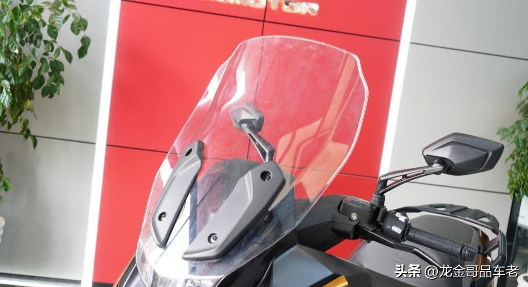 Qianjiang recently launched a 350-displacement crossover pedal QJMOTOR ...