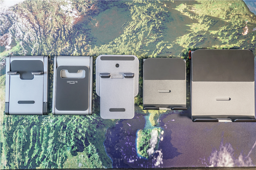 Inconspicuous but very useful laptop and tablet phone stand sharing - iNEWS