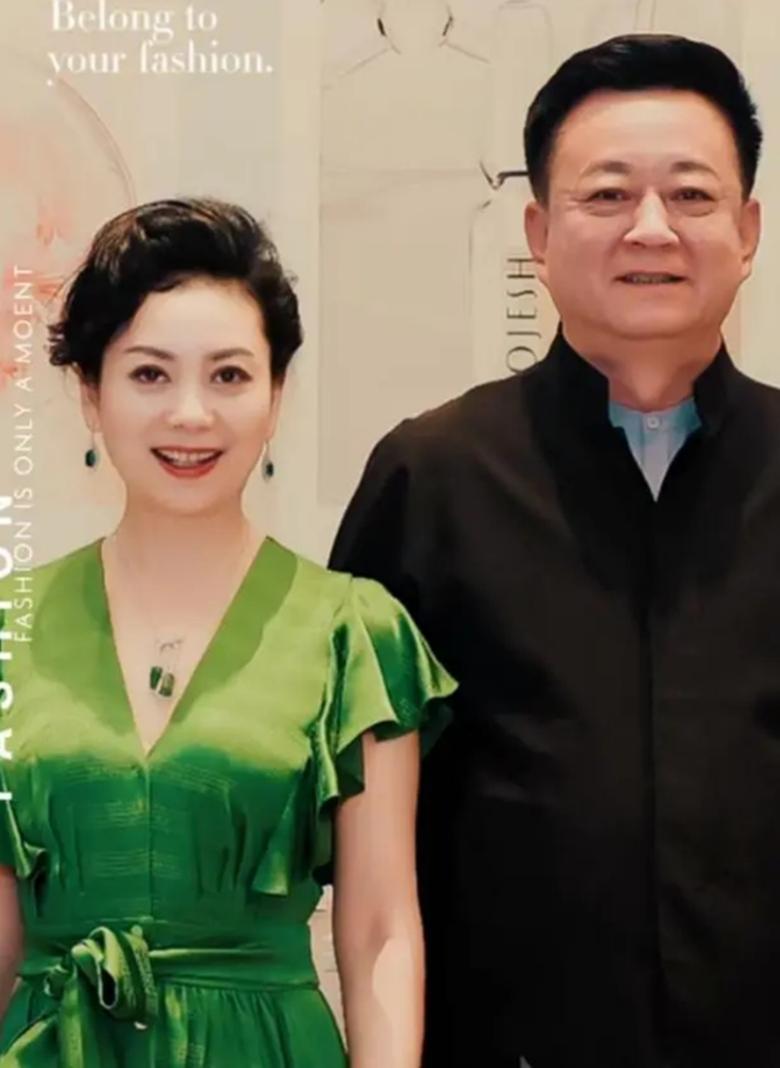 Zhu Jun and Tan Mei look like father and daughter in the same frame ...