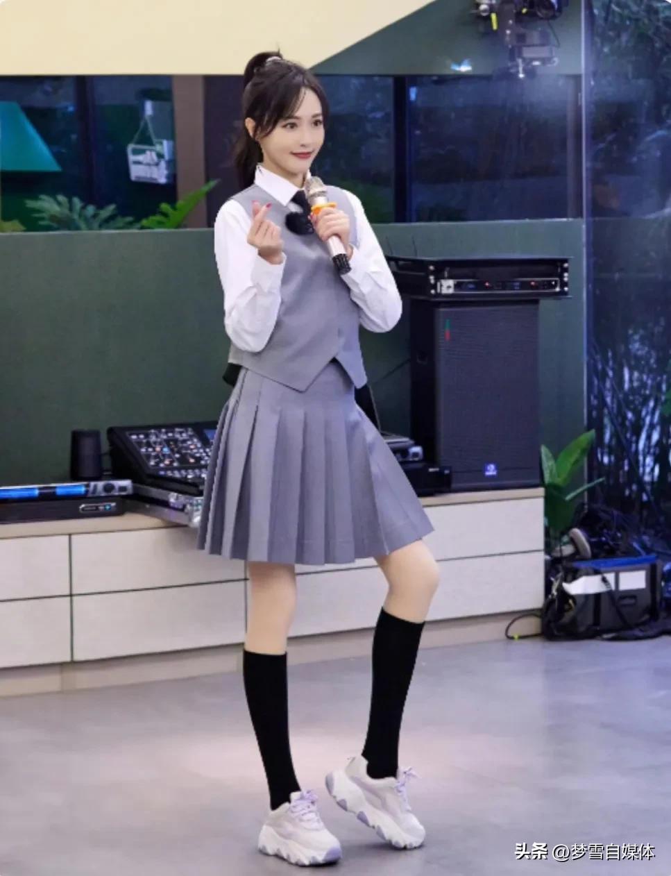 Tang Yan's magic weapon for winning out of the circle: sweet smile and ...