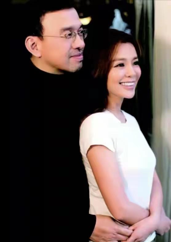 In 2003, the celebrity of CCTV and Zhu Xun got married in a flash ...