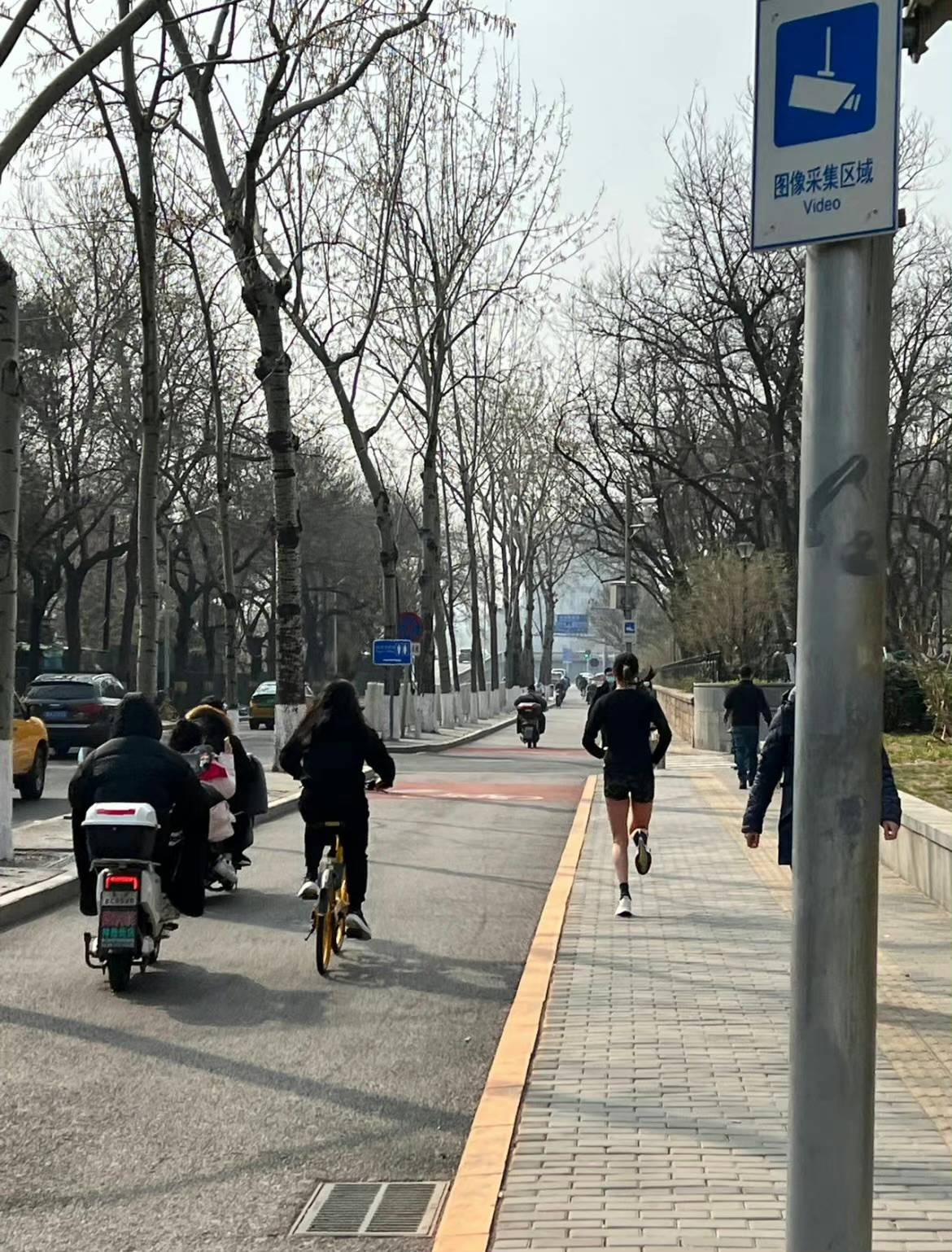 Run a half marathon after eating and broadcasting!Gu Ailing's half ...