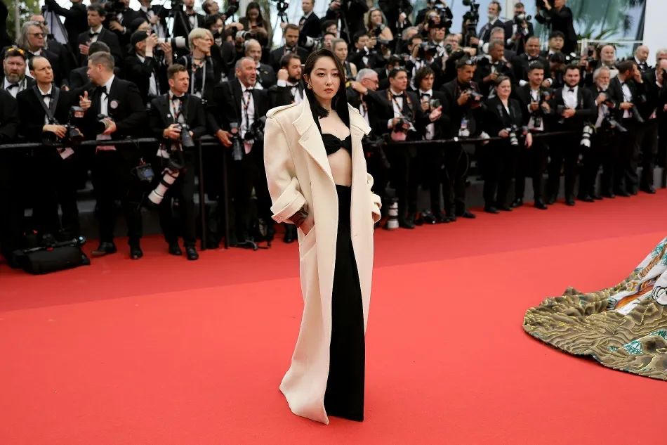 Jiang Mengjie's sexy look on the Cannes red carpet caused controversy ...