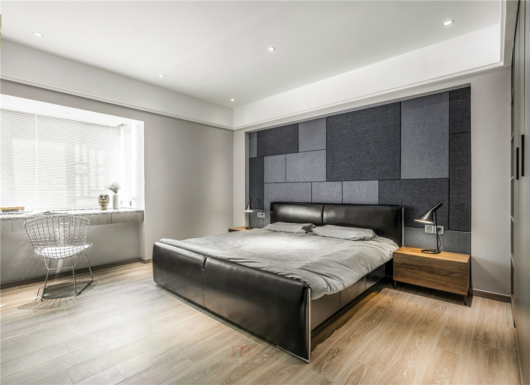The 112-square-meter simple style three-bedroom apartment is simple and ...