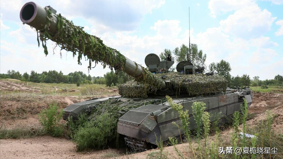 A military train full of tanks is slowly heading towards Uzbekistan ...