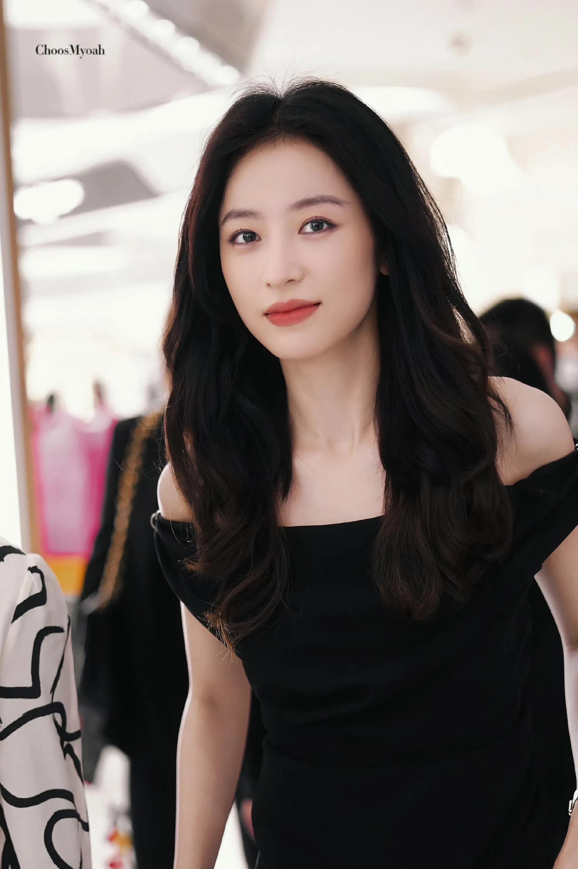 Zhou Yutong's beautiful picture - iNEWS