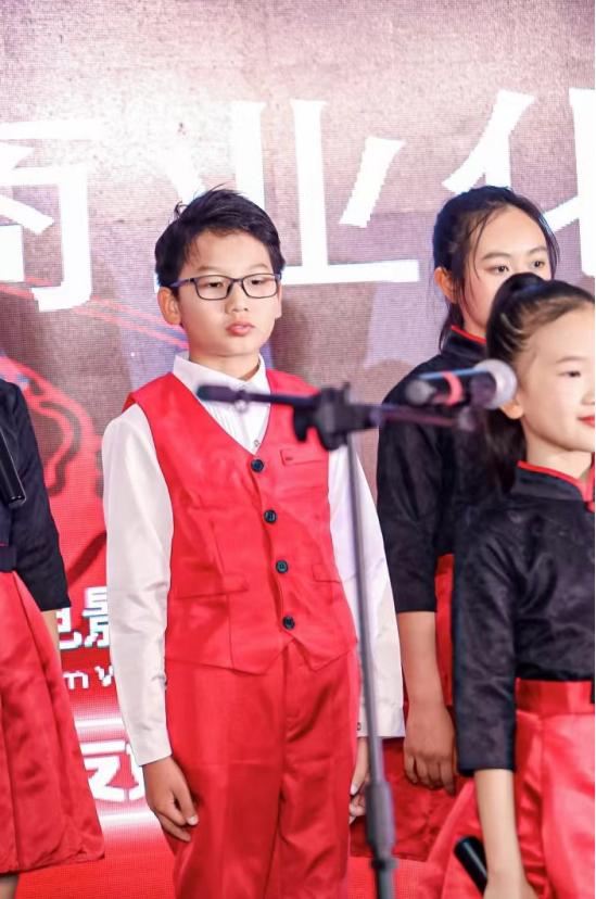 Beijing International Children's Film Week young actor Ma Mingze "On tiptoe, can I get to the ...