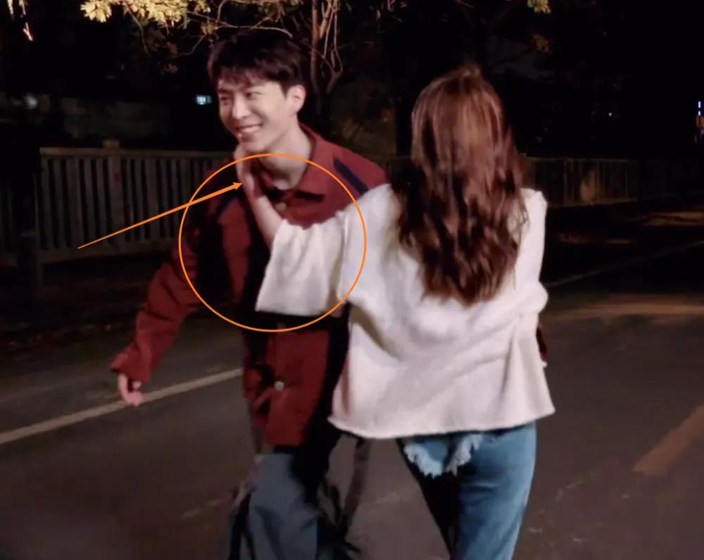 Ouyang Nana is ambiguous with Fan Chengcheng and William Chan?It is the real version of Fan ...