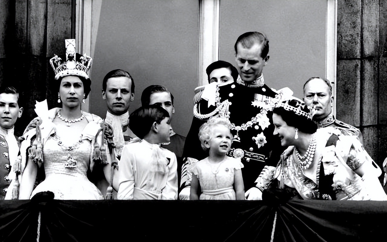 Queen Elizabeth reigned for 70 years and made 20 first acts ...