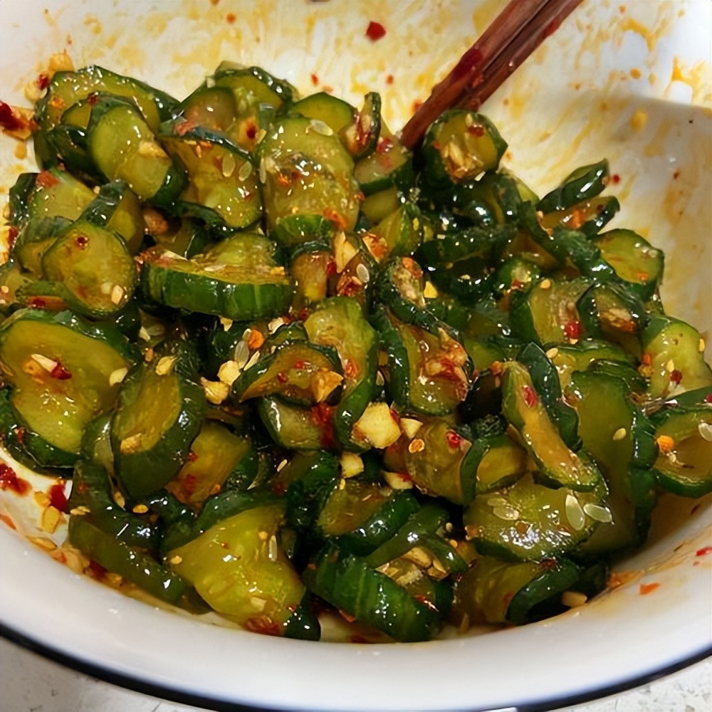 Cucumbers are delicious and nutritious to serve with meals, appetizing ...