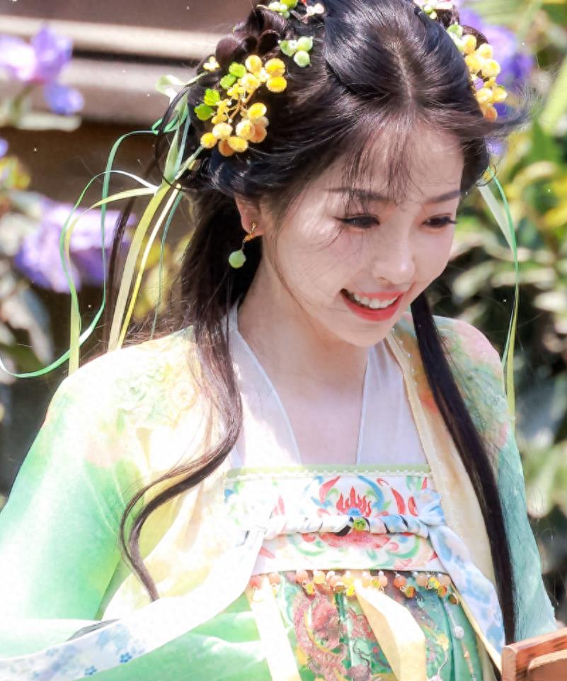 27-year-old Yu Shuxin's costume photo Reuters! Smiling, well-made up ...