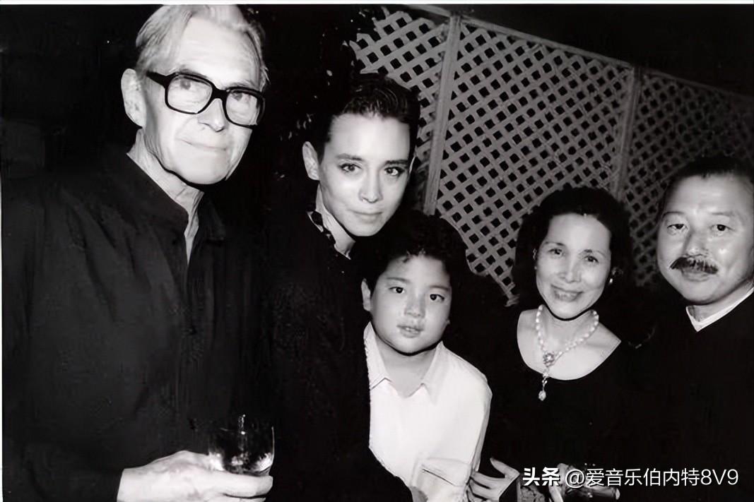 She is the world's top model with a perfect face and body, and was once ...