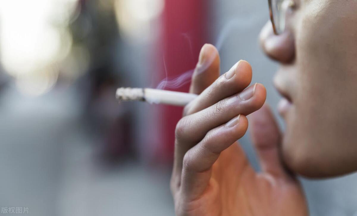 Two places on the body "turn black" after smoking? Doctor: Need to ...