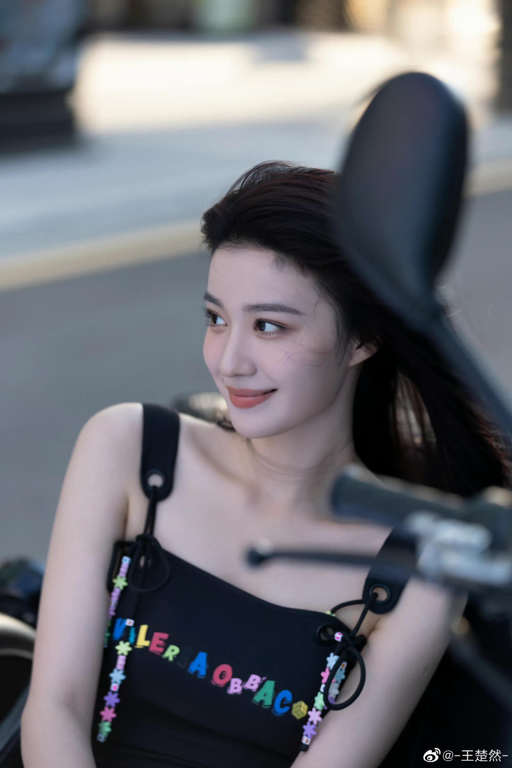 Beautiful picture of Wang Churan - iNEWS