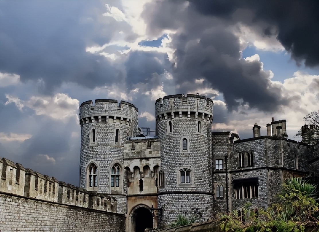 The Middle Ages in Europe: The Application of Iron Fences in Castle and ...