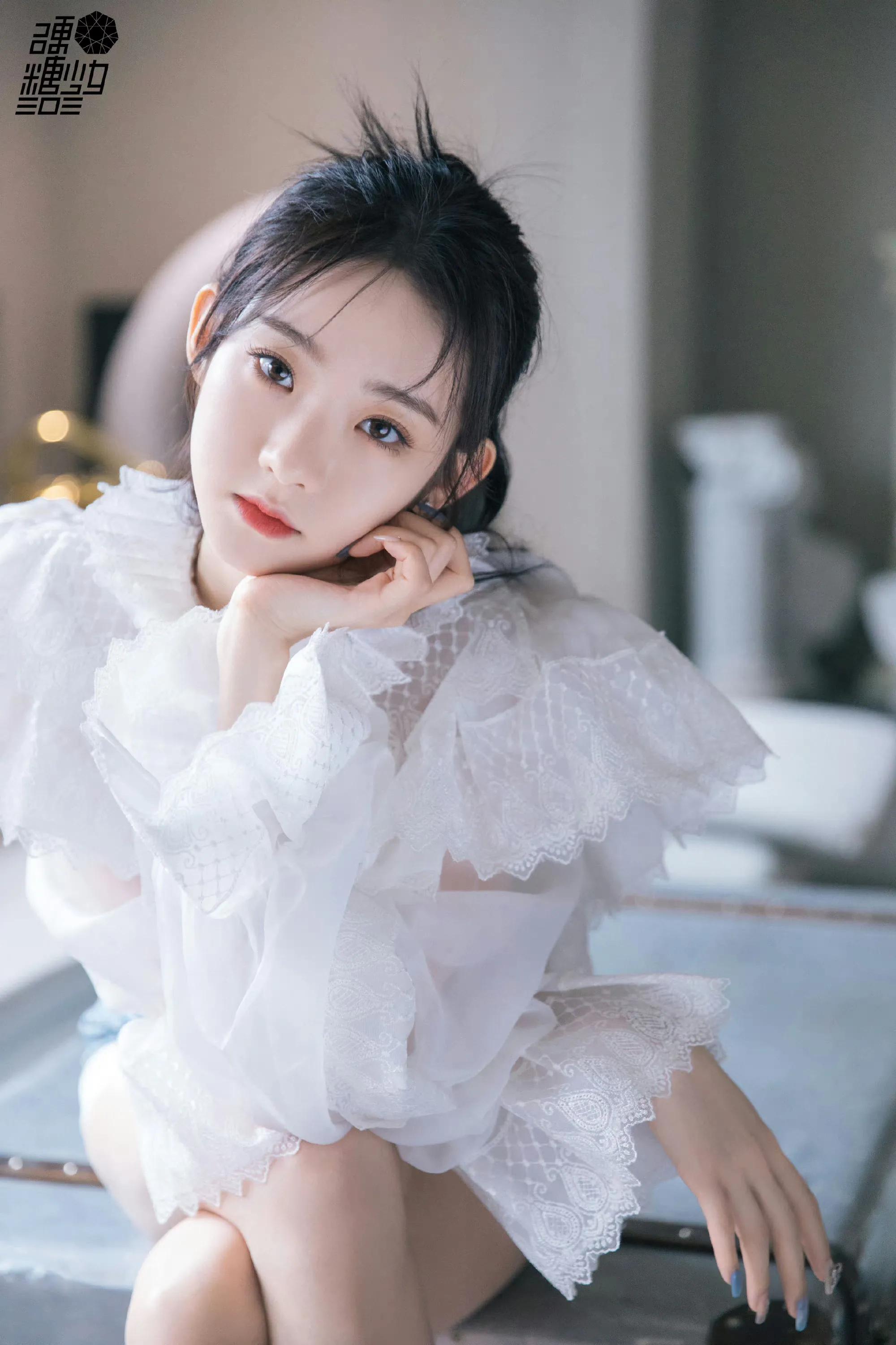 Zhang Yifan: Graceful figure like a white swan, a natural dancer - iNEWS