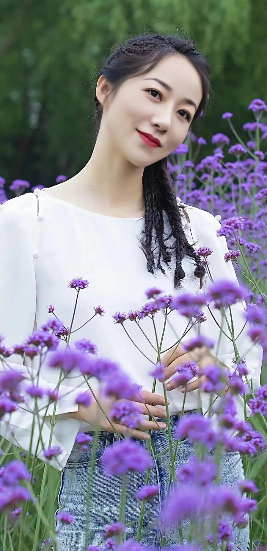 Han Xue's Unique Charm - iMedia