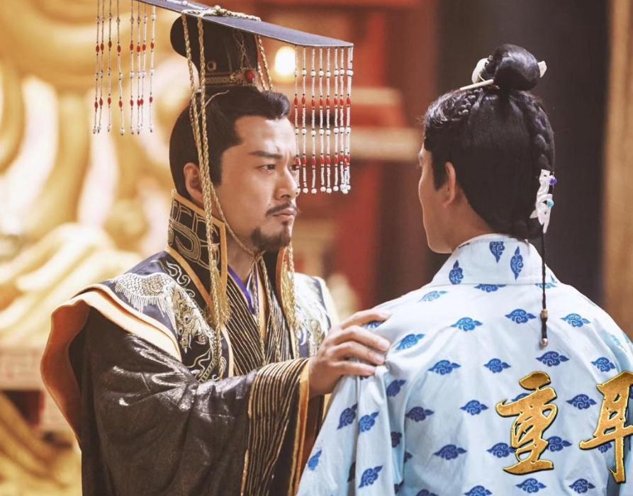 What is "double pupil"?There are 8 people with this kind of eyes in ...