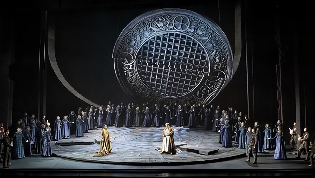 In the movies "Macbeth" and "Secret No. 9", the heroine struggles under ...