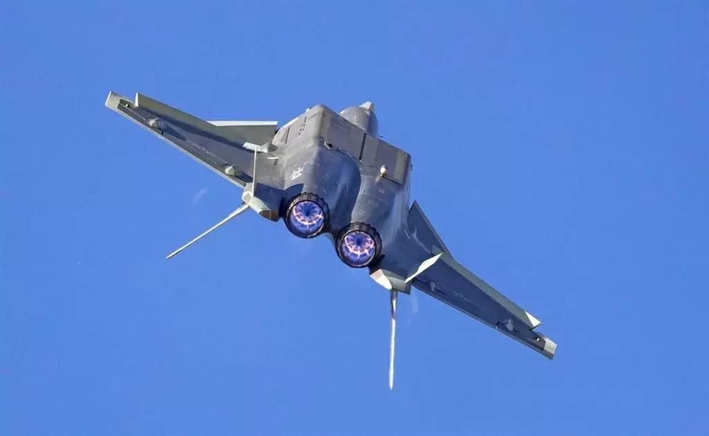 Let the turbofan 15 return to the furnace?The thrust catches up with the F119 engine, and the J ...