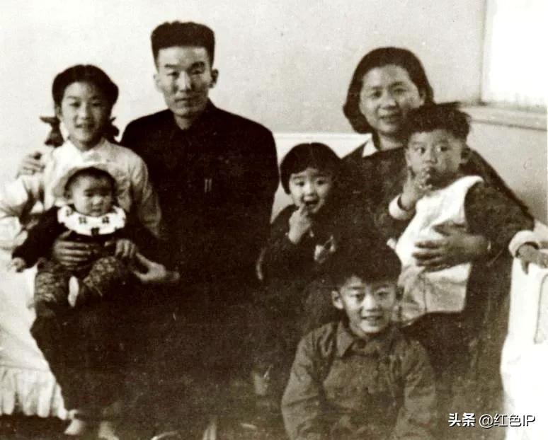 Deng Xiaolan recalls: our father Deng Tuo, mother Ding Yilan - iNEWS