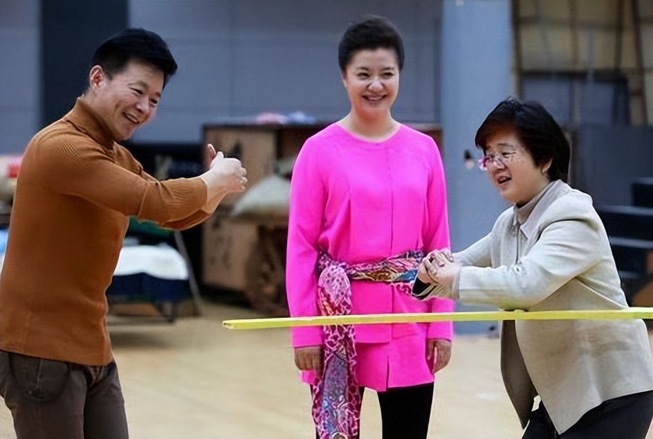 Famous singer Wang Hongwei: His father lost his father at the age of 4, and his mother was ...