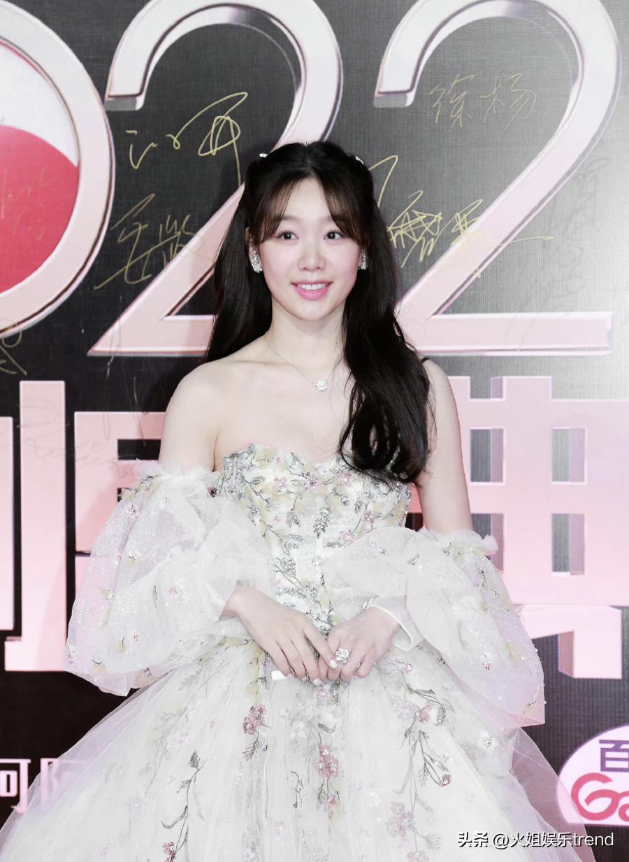Xu Mengjie denied plastic surgery, and netizens laughed at the fact that Wu Xuanyi introduced ...