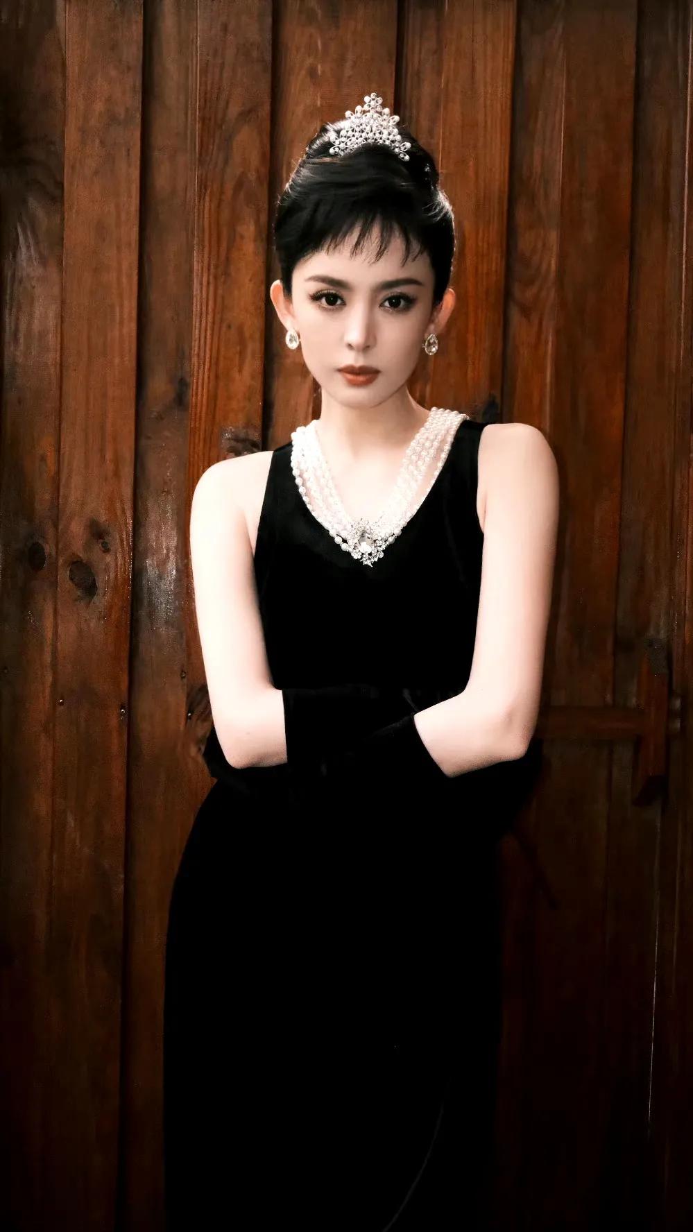 Guli Nazha 230603 Exquisite Atlas Elegant and Generous - iNEWS