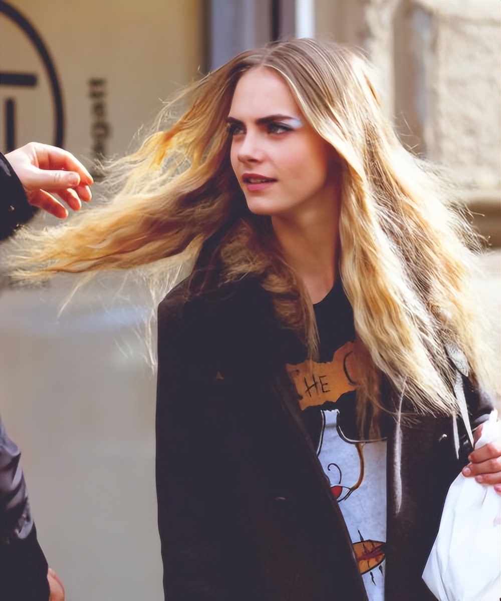 She's Fashion's Inspiration: Inside Supermodel Cara Delevingne's ...