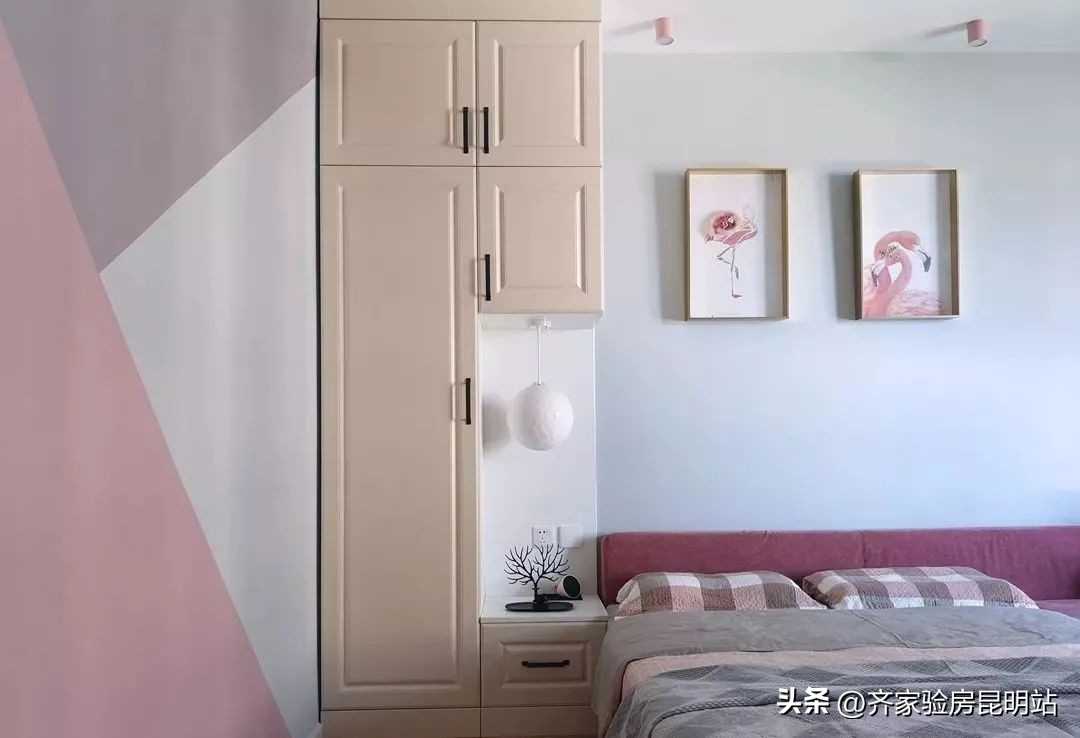 It turns out that the geometric color matching on the wall is so ...