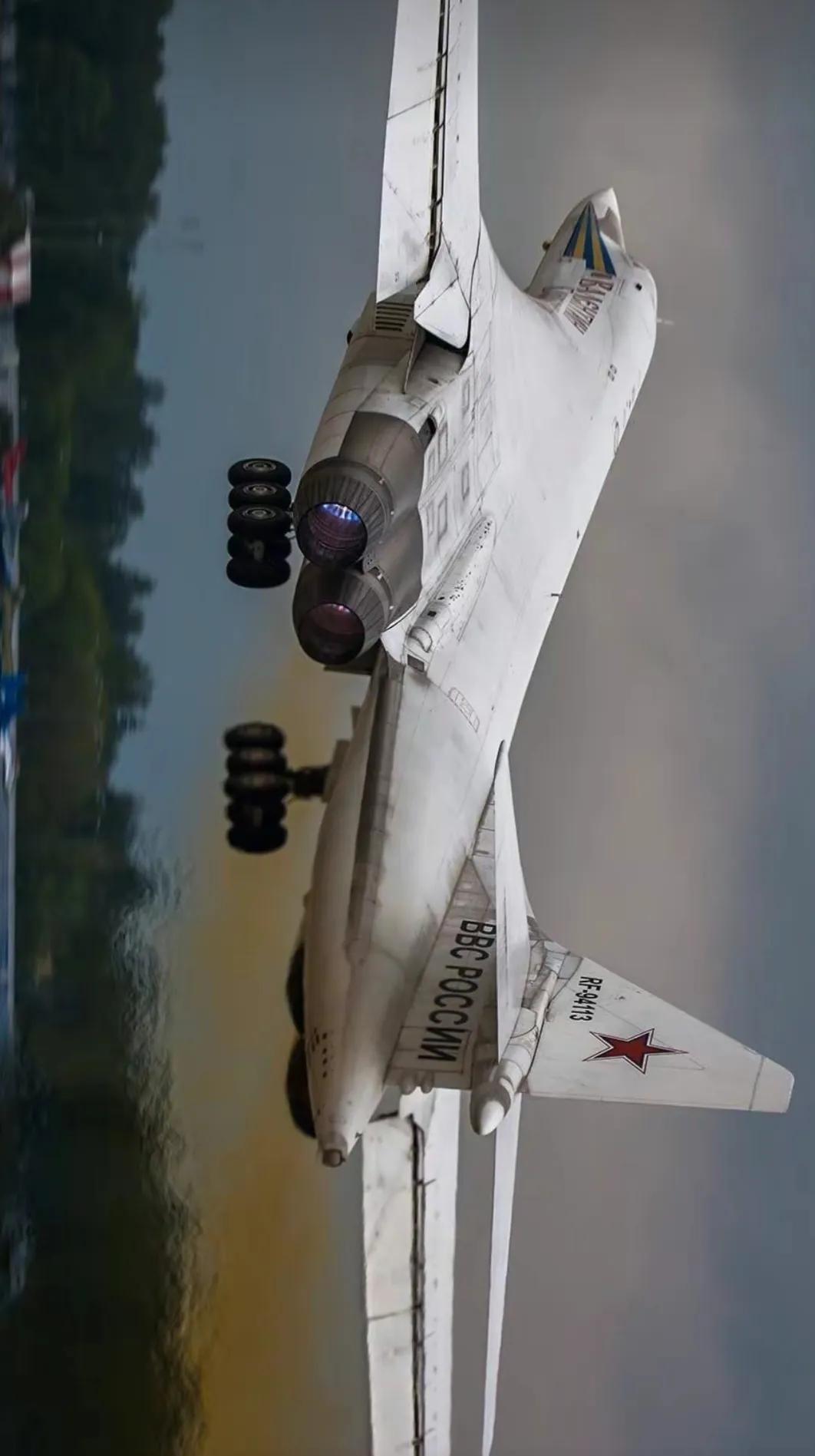 The Russian Tu-160 White Swan fighter jet has a powerful strike ...