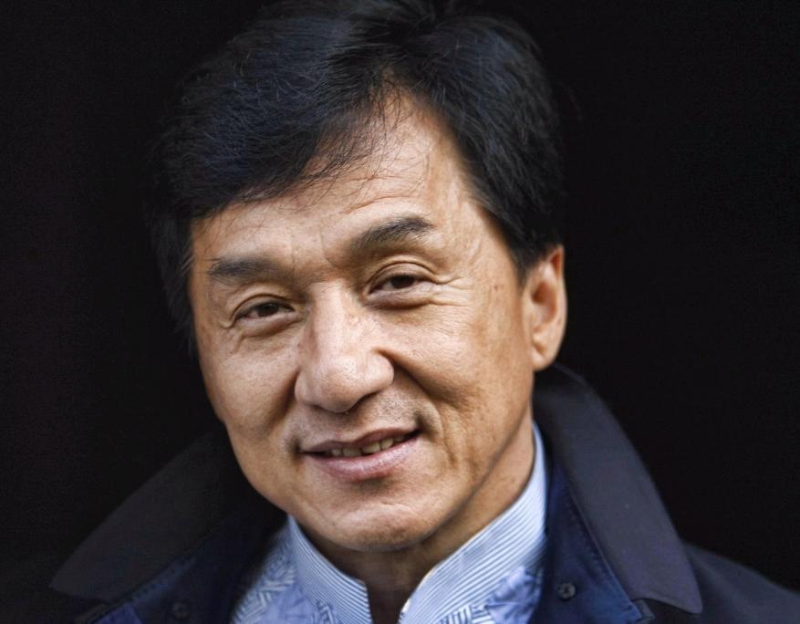 What happened that year? Jackie Chan personally said to his father: I ...