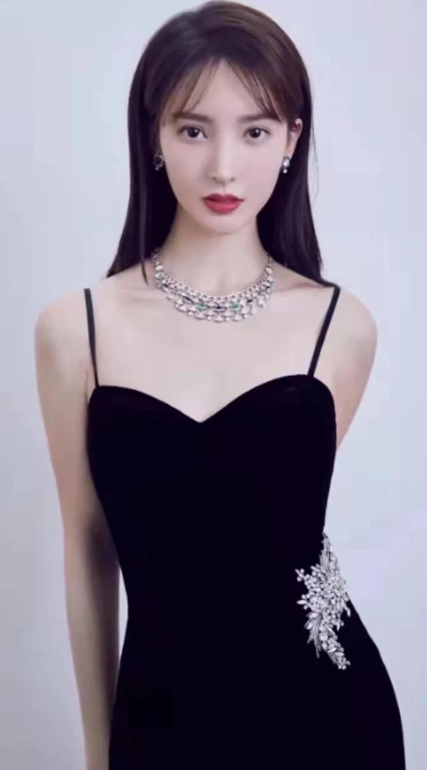 Jin Chen: The dazzling star on the stage - iMedia